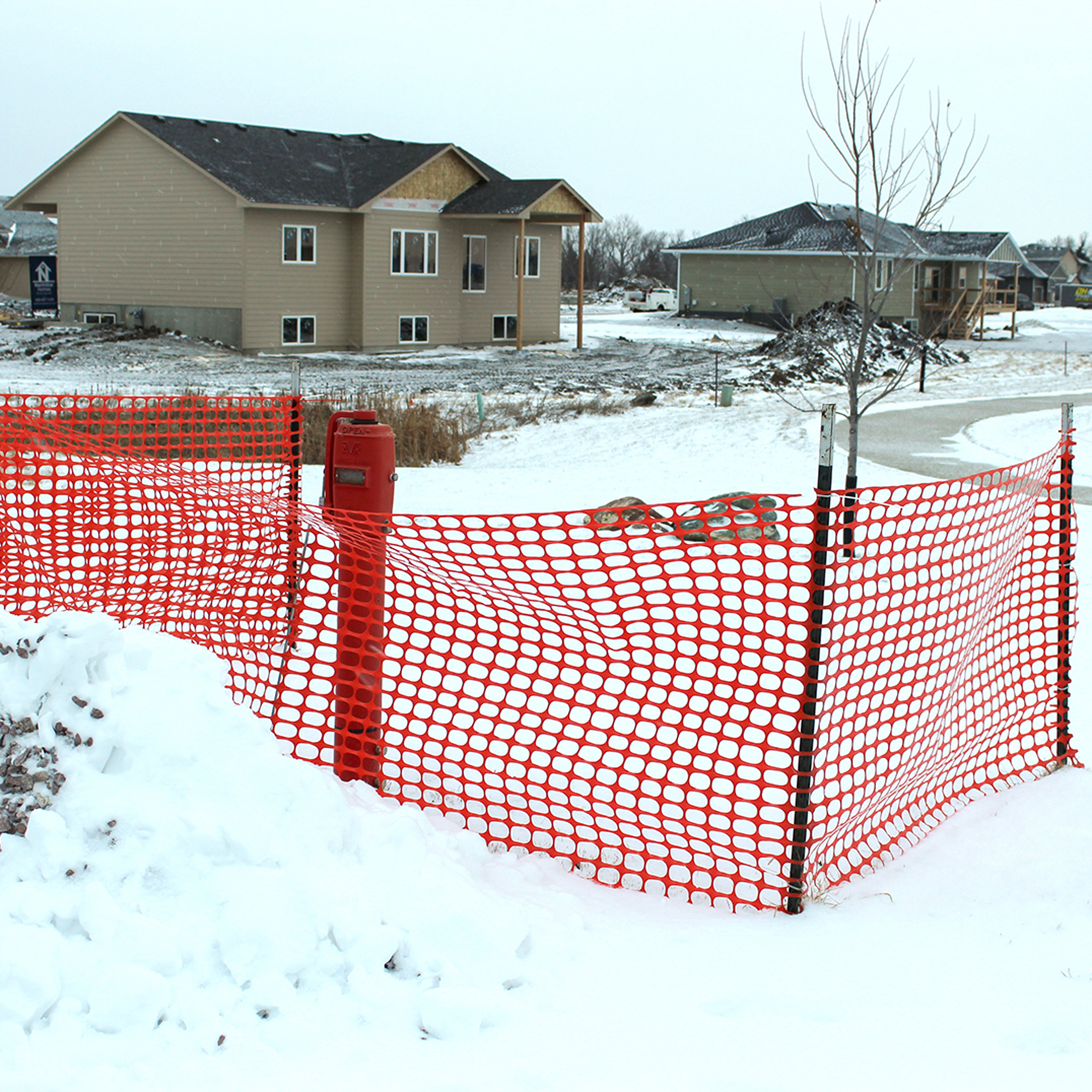 BISupply 4x100 ft Temporary Plastic Fencing for Garden and Work Sites ...
