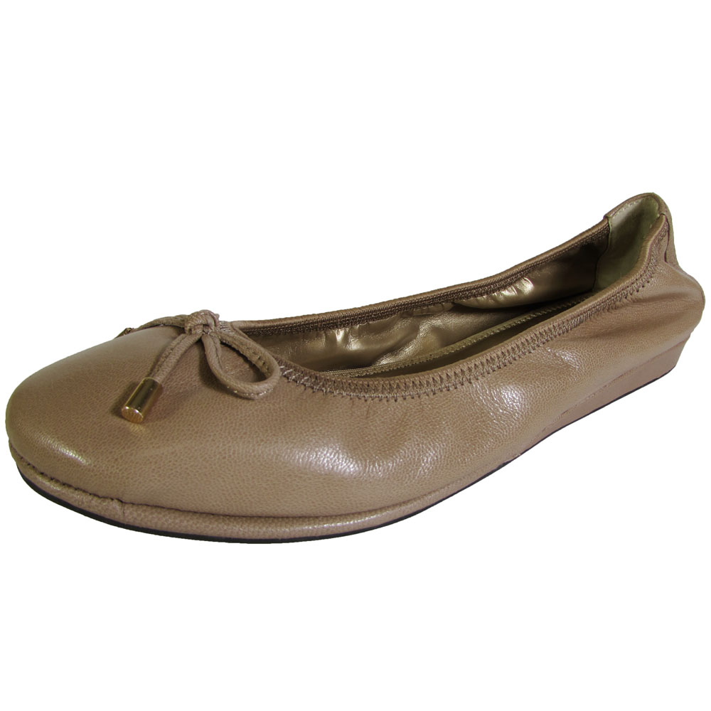 Me Too Womens Lilly Leather Ballet Flat Shoe